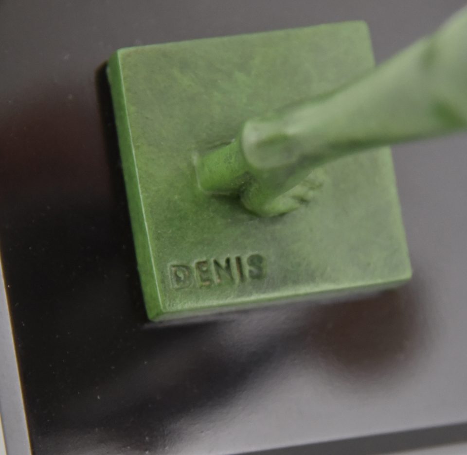 Art Deco sculpture of a nude dancer with balls - Deconamic