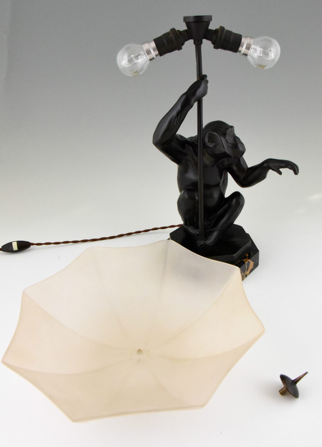Art Deco table lamp sculpture monkey with umbrella - Deconamic