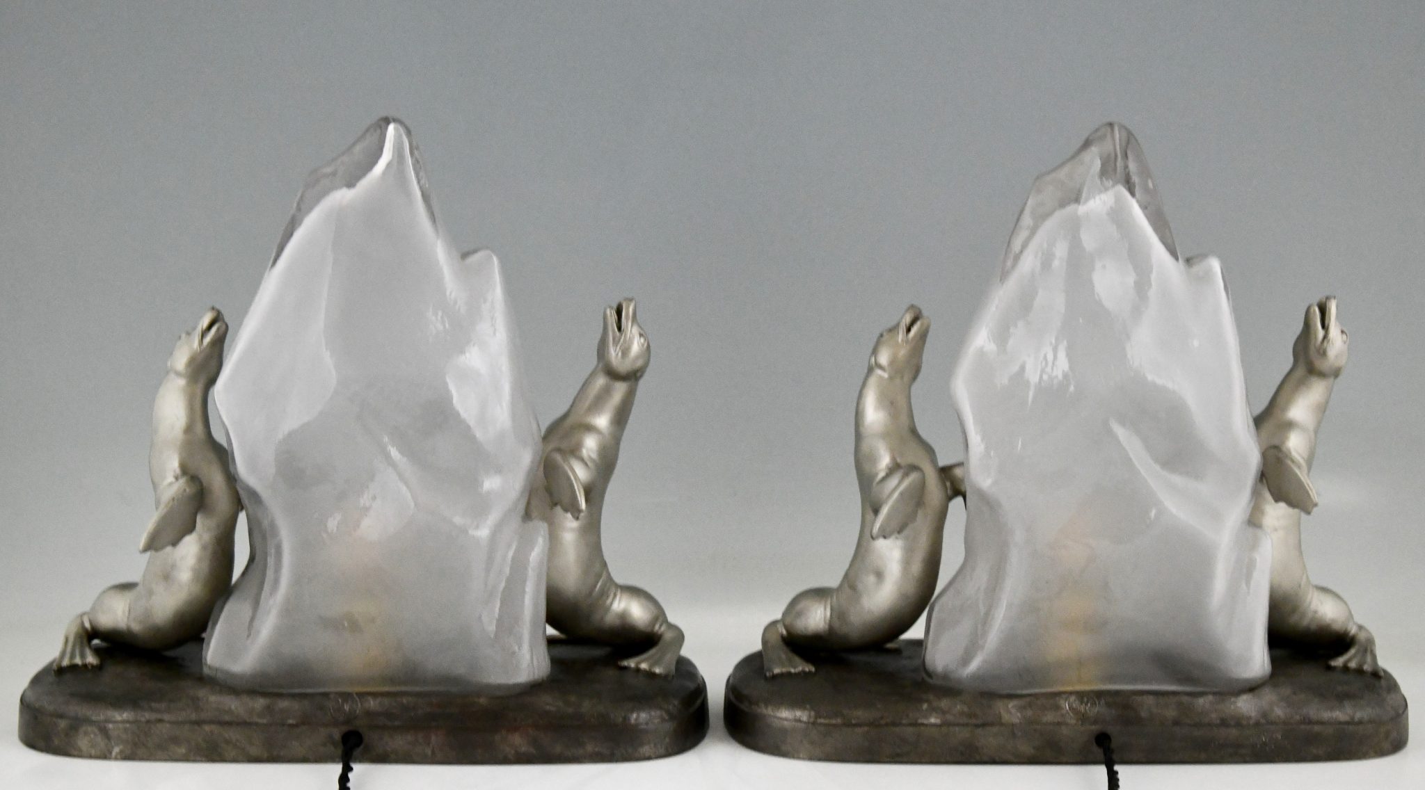 Pair of Art Deco lamps with seals - Deconamic