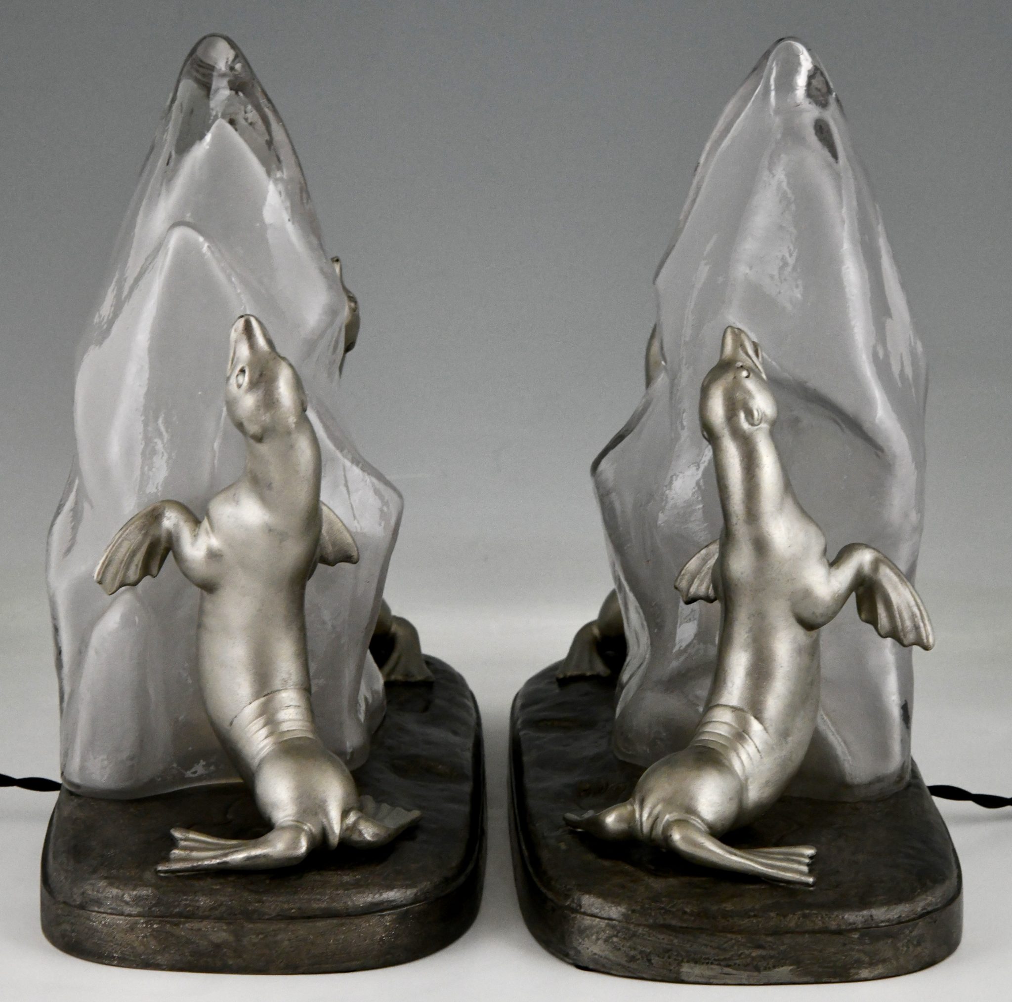 Pair of Art Deco lamps with seals - Deconamic