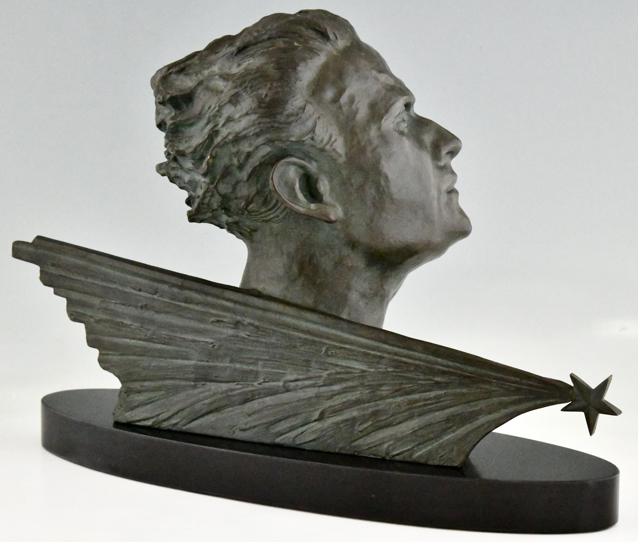 Art Deco bronze sculpture male bust of aviator Jean Mermoz - Deconamic
