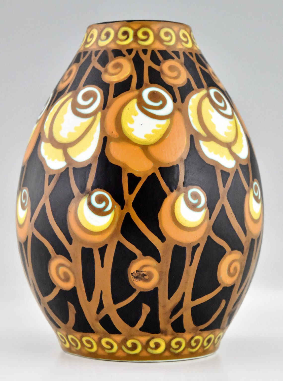 Art Deco ceramic vase with stylized flowers - Deconamic