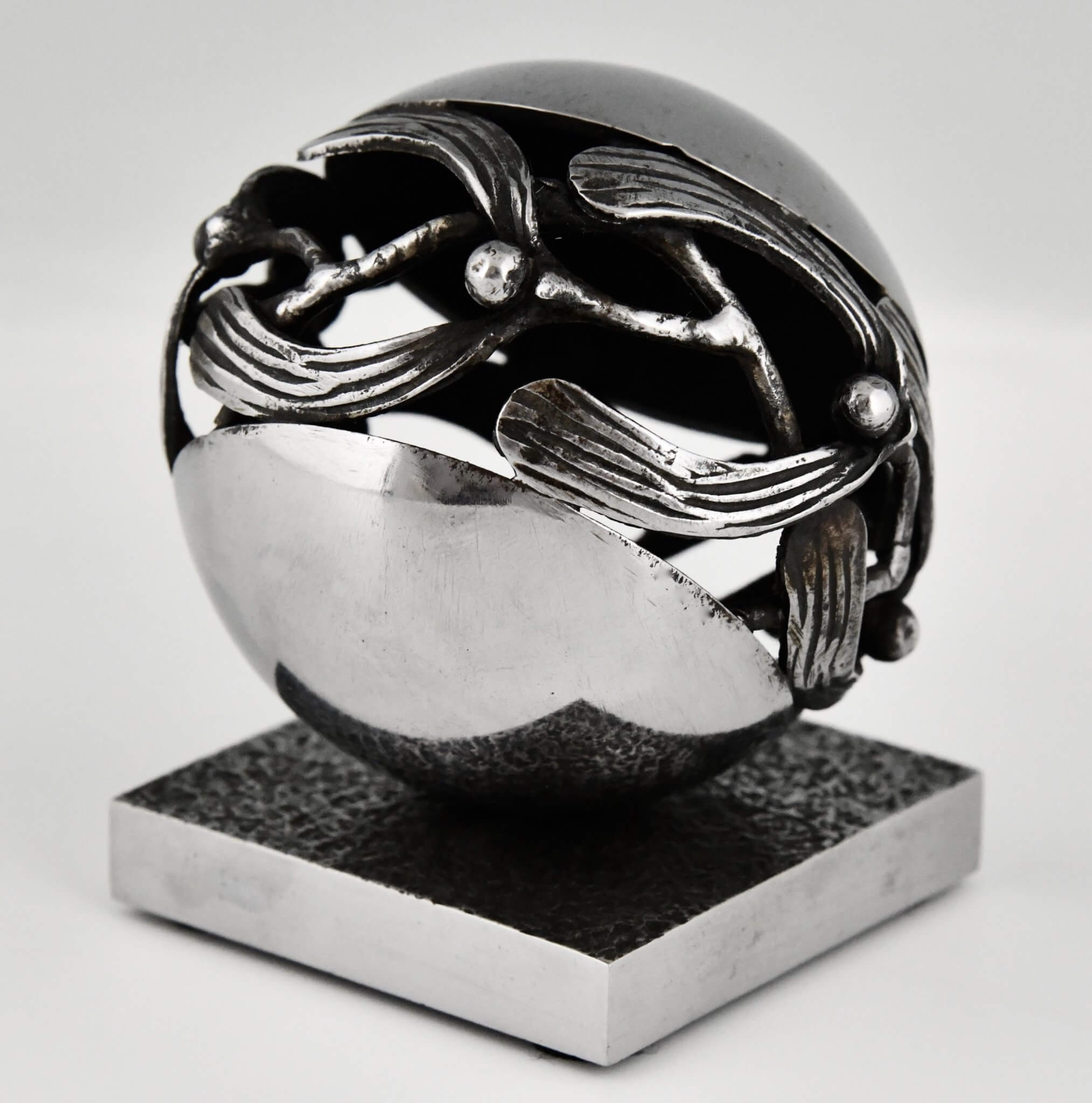 Art Deco wrought iron Mistletoe paperweight. - Deconamic