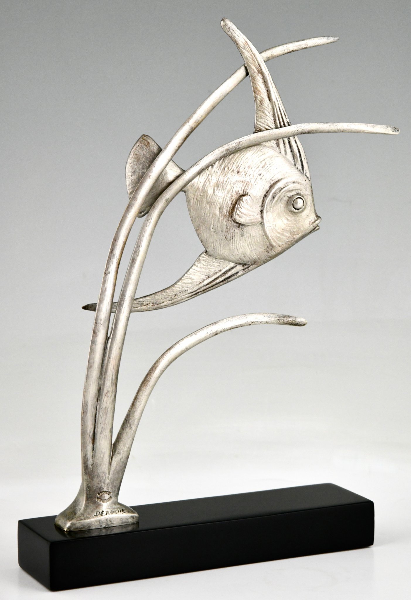 Art Deco bronze sculpture of a fish. - Deconamic