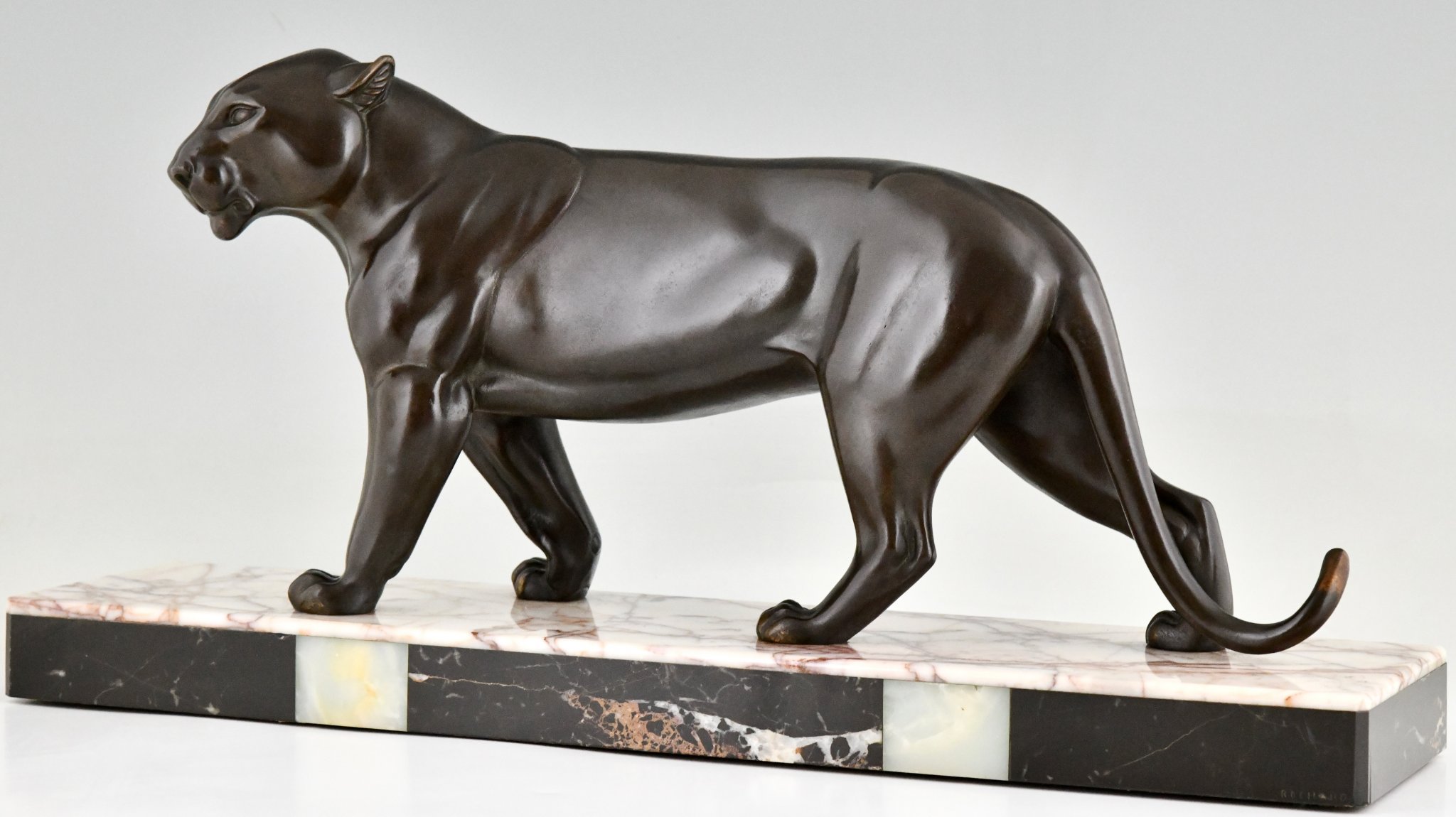 Art Deco sculpture of a panther - Deconamic
