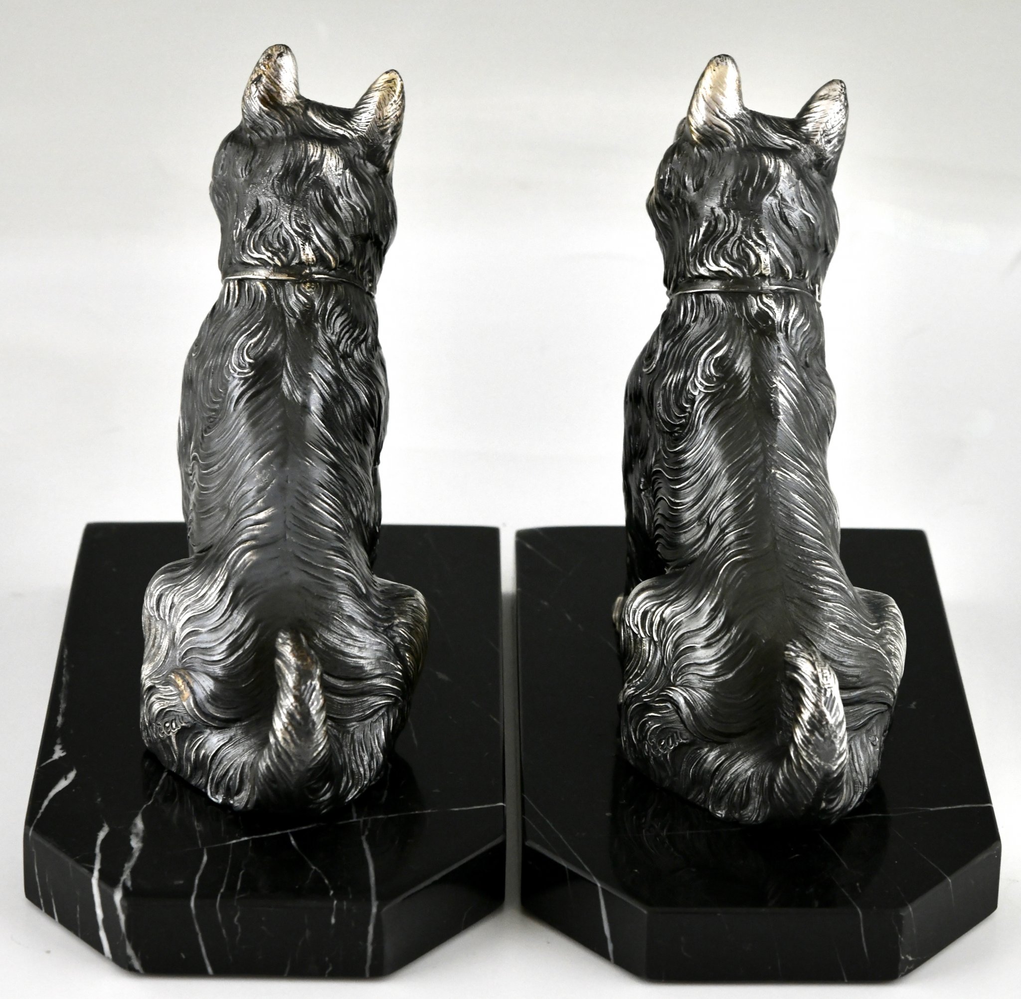 Art Deco terrier dog bookends. - Deconamic