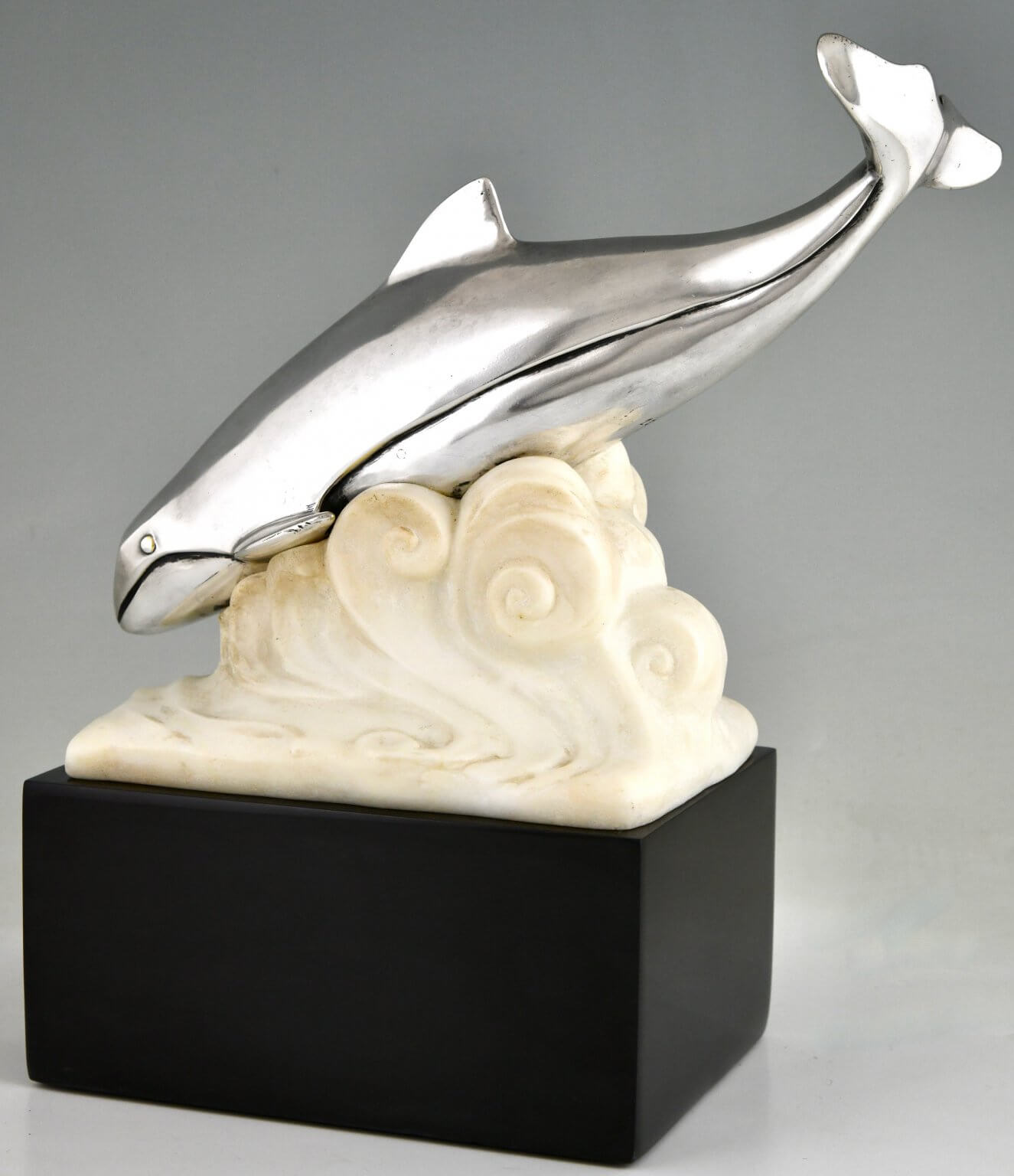 Art Deco bronze sculpture whale in the waves. - Deconamic