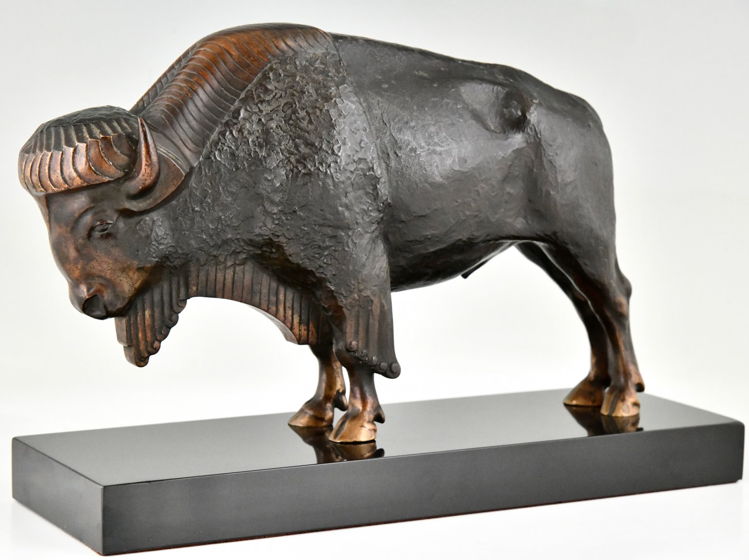 Art Deco bronze bison sculpture - Deconamic
