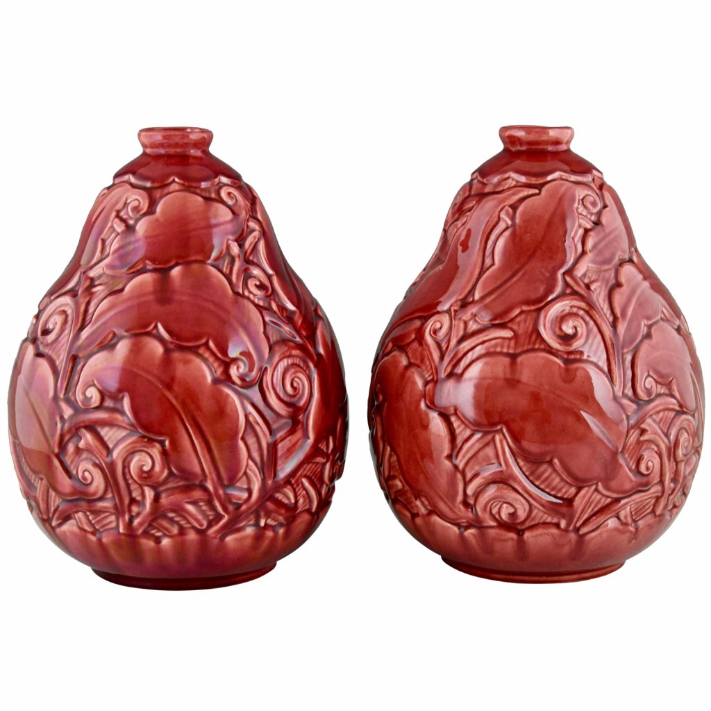 Art Deco red ceramic vases with leaves. - Deconamic