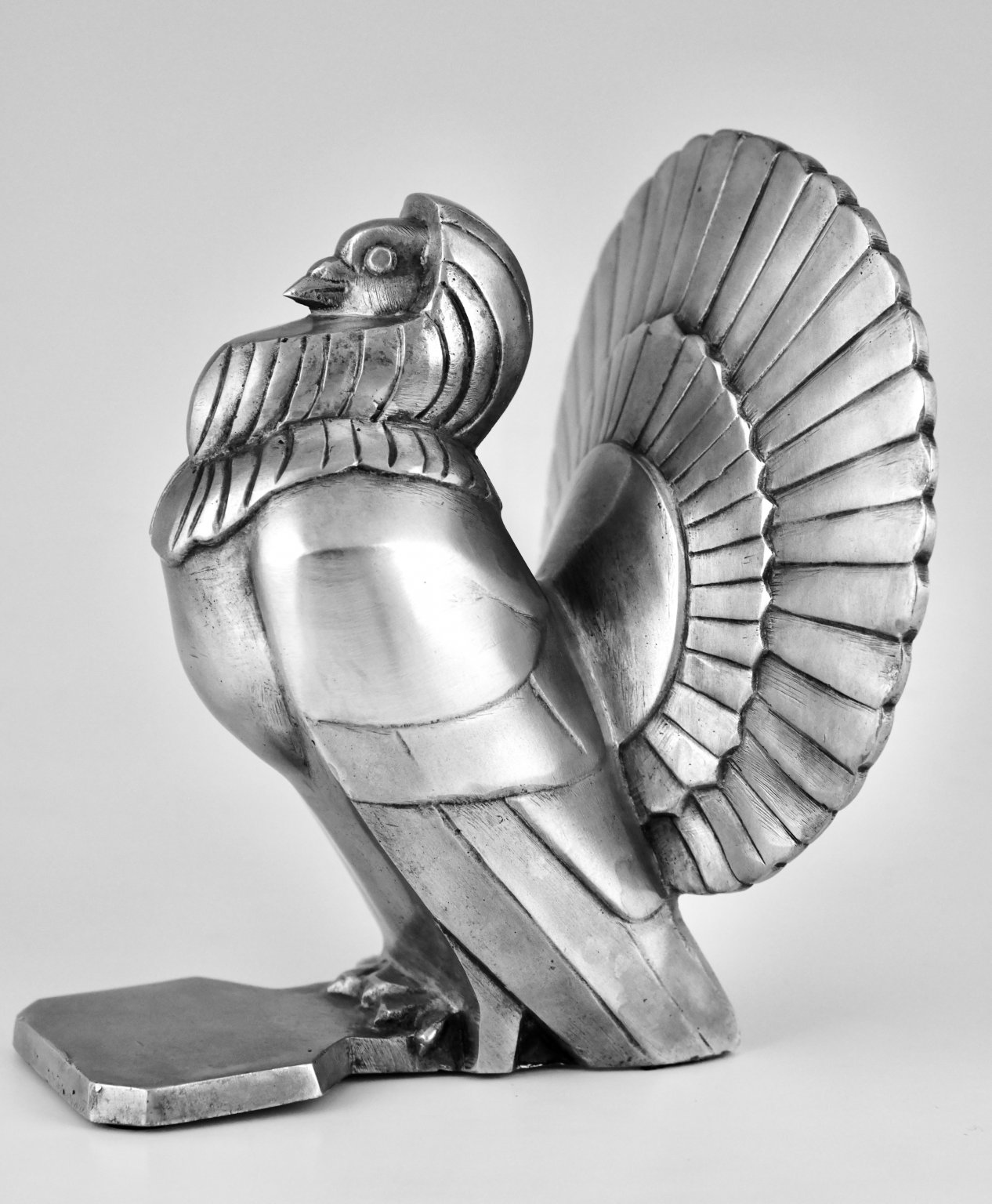 Art Deco silvered bronze dove bookends. - Deconamic