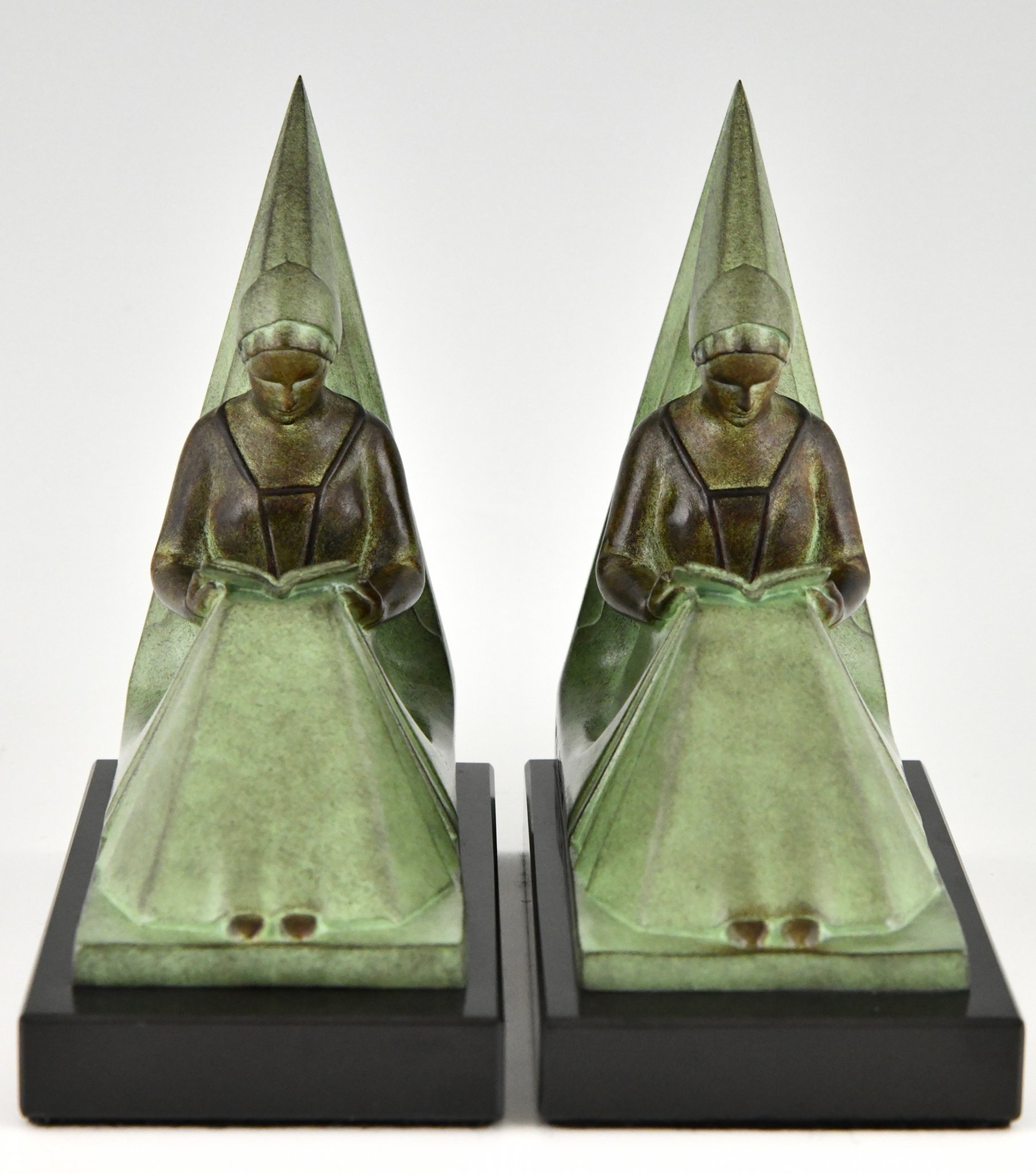 Art Deco style bookends reading ladies MOYEN AGE - Deconamic
